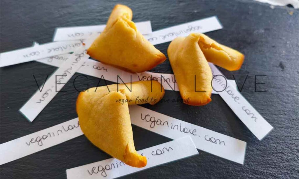 Easy Vegan Fortune Cookies Recipe | Vegan in love